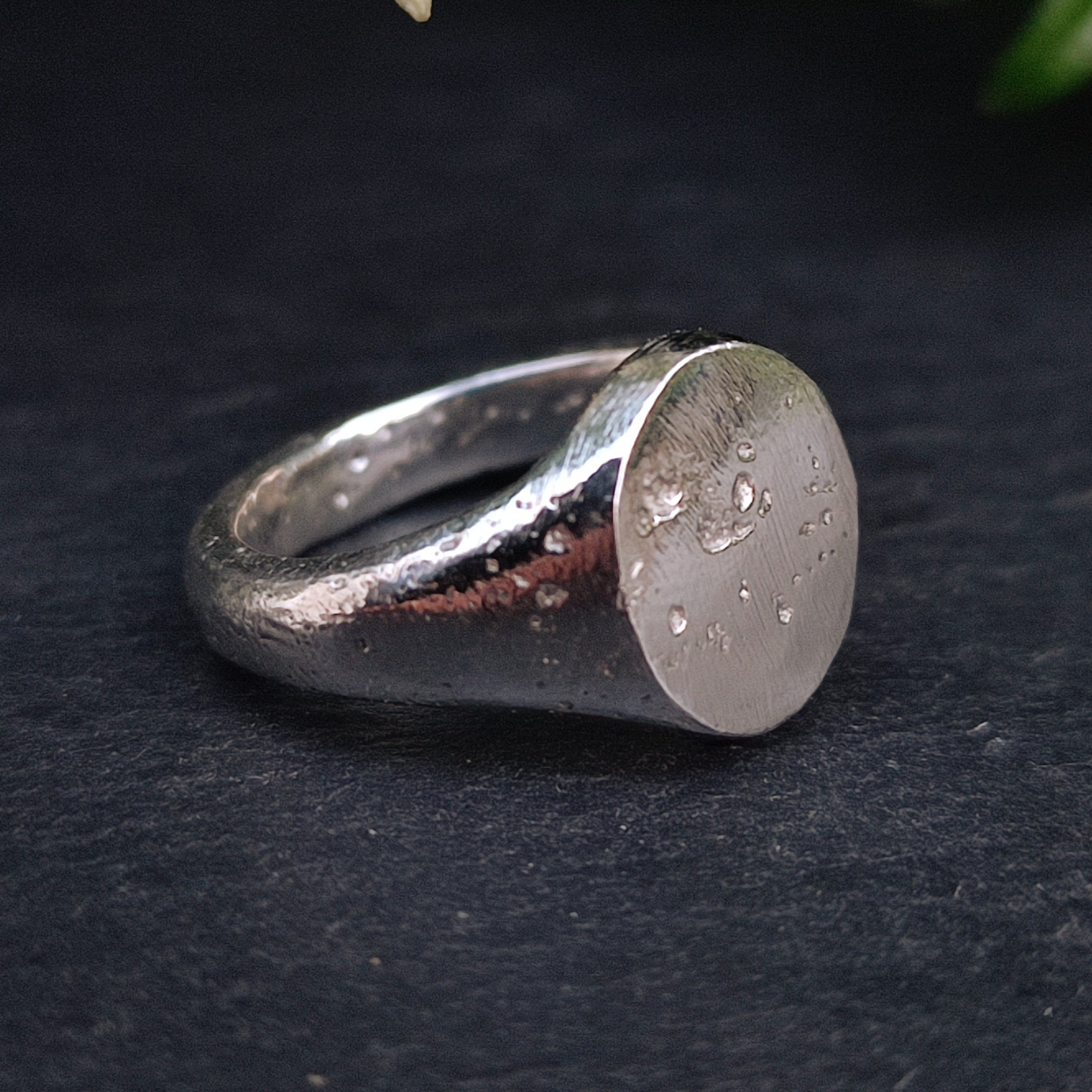 Molten Oval Silver Signet Ring – silverhollowjewellery